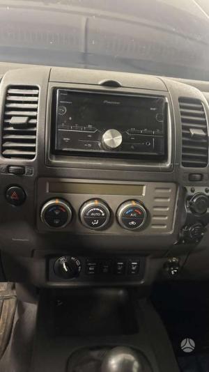 Blue Nissan Navara 2007 in Utena, with an engine capacity of 2.49 L and mileage of 220 thousand km for 3950 €, photo 13 on AUTOMOTO.COM.LV