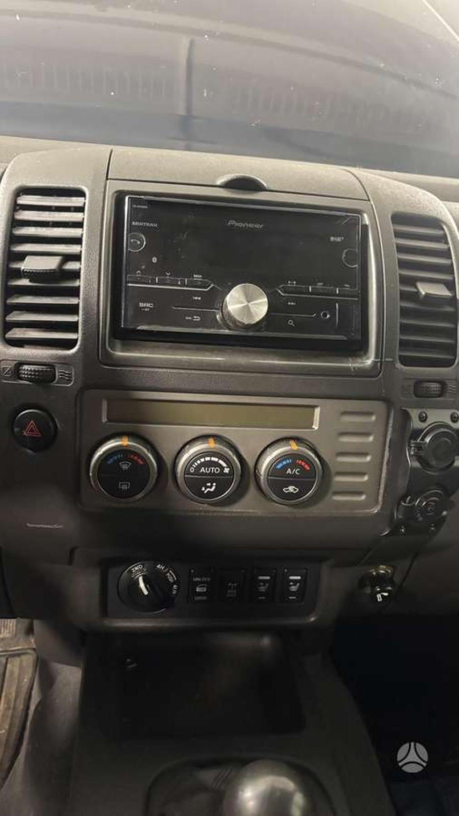 Blue Nissan Navara 2007 in Utena, with an engine capacity of 2.49 L and mileage of 220 thousand km for 3950 €, photo 13 on AUTOMOTO.COM.LV