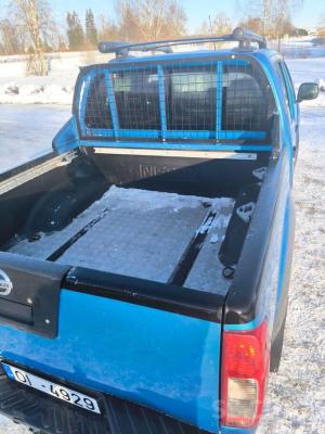 Blue Nissan Navara 2009 in Riga, with an engine capacity of 2.50 L and mileage of 370 thousand km for 6000 €, photo 6 on AUTOMOTO.COM.LV
