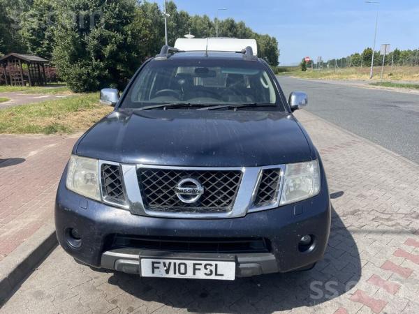Blue Nissan Navara 2010 in Riga, with an engine capacity of 2.50 L and mileage of 250 thousand km for 4500 €, photo 2 on AUTOMOTO.COM.LV