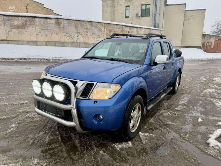 Blue Nissan Navara 2012 in Kaunas, with an engine capacity of 2.99 L and mileage of 306 thousand km for 8500 €, photo 1 on AUTOMOTO.COM.LV