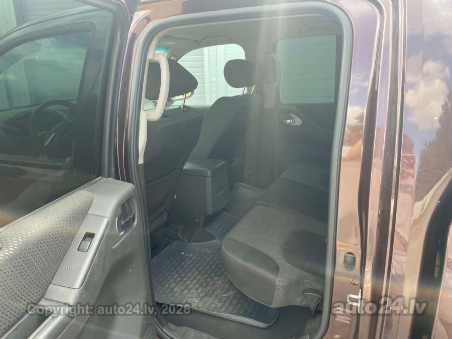 Brūns Nissan Navara 2011 Tallina, ar dzinēja tilpumu 2.50 L un nobraukumu 339 tūkst. km par 7200 €, foto 7 vietnē AUTOMOTO.COM.LV