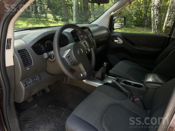 Brown Nissan Navara 2012 in Riga, with an engine capacity of 2.50 L and mileage of 205 thousand km for 7200 €, photo 8 on AUTOMOTO.COM.LV