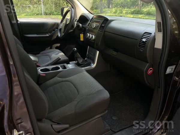 Brown Nissan Navara 2012 in Riga, with an engine capacity of 2.50 L and mileage of 205 thousand km for 7200 €, photo 9 on AUTOMOTO.COM.LV