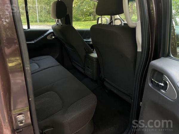 Brown Nissan Navara 2012 in Riga, with an engine capacity of 2.50 L and mileage of 205 thousand km for 7200 €, photo 10 on AUTOMOTO.COM.LV