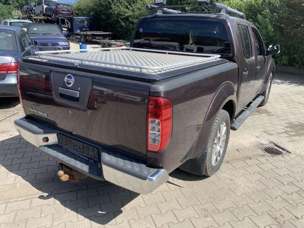 Brown Nissan Navara 2012 in Utena, with an engine capacity of 3.00 L and mileage of 250 thousand km for 6900 €, photo 4 on AUTOMOTO.COM.LV