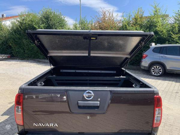 Brown Nissan Navara 2012 in Utena, with an engine capacity of 3.00 L and mileage of 250 thousand km for 6900 €, photo 8 on AUTOMOTO.COM.LV
