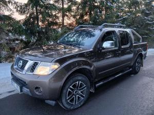 Brown Nissan Navara 2015 in Utena, with an engine capacity of 2.49 L and mileage of 400 thousand km for 6600 €, photo 2 on AUTOMOTO.COM.LV