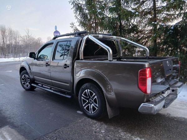 Brown Nissan Navara 2015 in Utena, with an engine capacity of 2.49 L and mileage of 400 thousand km for 6600 €, photo 5 on AUTOMOTO.COM.LV
