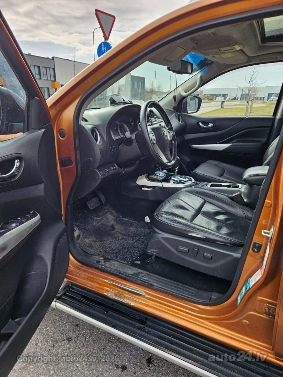 Brown Nissan Navara 2017 in Tallinn, with an engine capacity of 2.30 L and mileage of 181 thousand km for 15900 €, photo 10 on AUTOMOTO.COM.LV