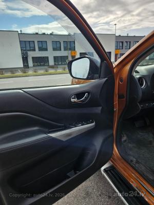 Brown Nissan Navara 2017 in Tallinn, with an engine capacity of 2.30 L and mileage of 181 thousand km for 15900 €, photo 11 on AUTOMOTO.COM.LV