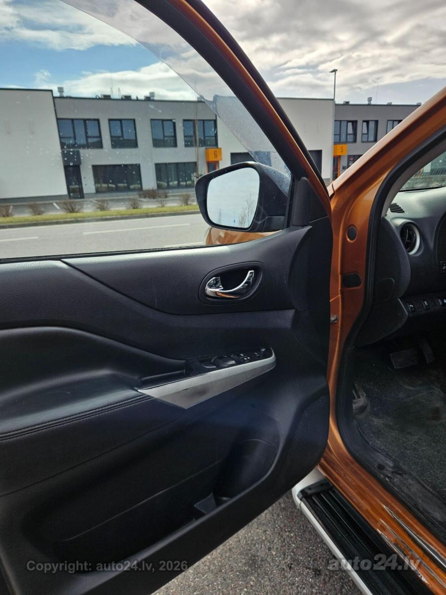 Brown Nissan Navara 2017 in Tallinn, with an engine capacity of 2.30 L and mileage of 181 thousand km for 15900 €, photo 11 on AUTOMOTO.COM.LV