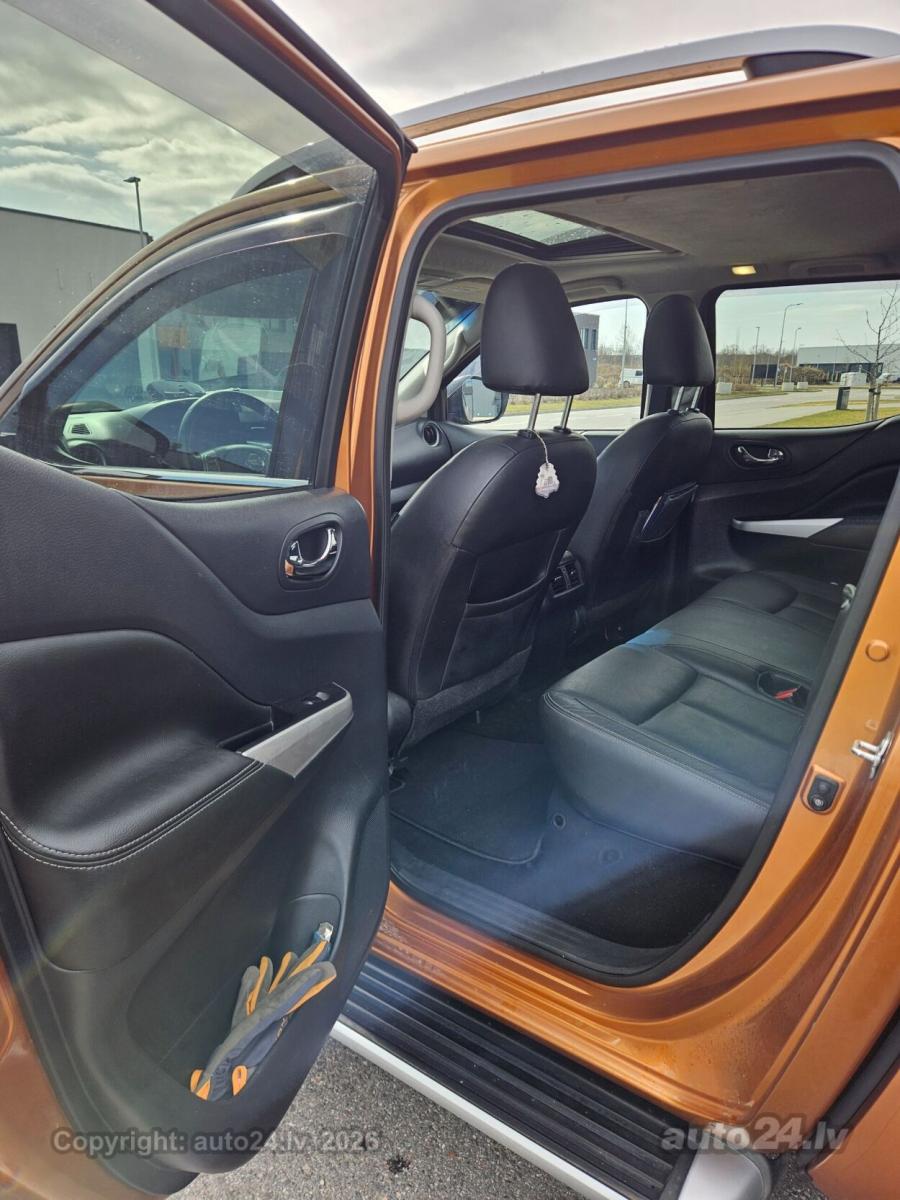 Brown Nissan Navara 2017 in Tallinn, with an engine capacity of 2.30 L and mileage of 181 thousand km for 15900 €, photo 14 on AUTOMOTO.COM.LV