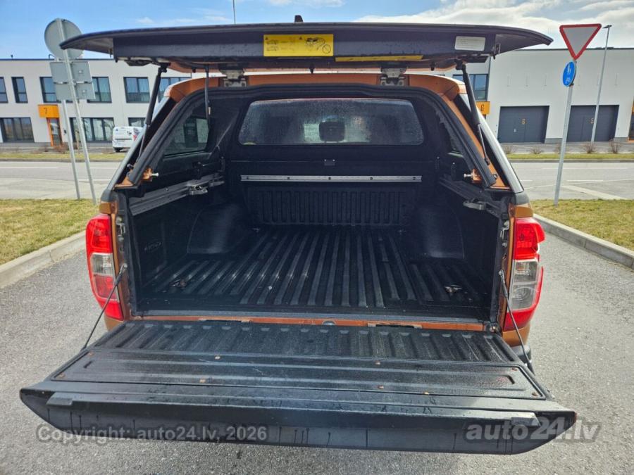 Brown Nissan Navara 2017 in Tallinn, with an engine capacity of 2.30 L and mileage of 181 thousand km for 15900 €, photo 25 on AUTOMOTO.COM.LV