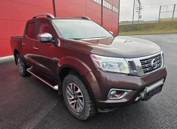 Brown Nissan Navara 2019 in Telschi, with an engine capacity of 2.30 L and mileage of 215 thousand km for 15800 €, photo 1 on AUTOMOTO.COM.LV
