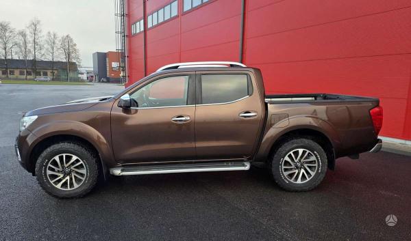 Brown Nissan Navara 2019 in Telschi, with an engine capacity of 2.30 L and mileage of 215 thousand km for 15800 €, photo 4 on AUTOMOTO.COM.LV