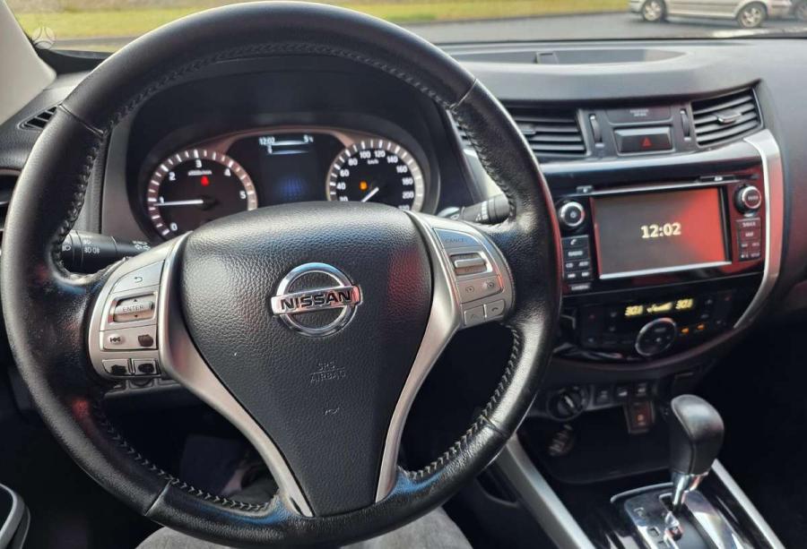 Brūns Nissan Navara 2019 Telšiai, ar dzinēja tilpumu 2.30 L un nobraukumu 215 tūkst. km par 15800 €, foto 15 vietnē AUTOMOTO.COM.LV