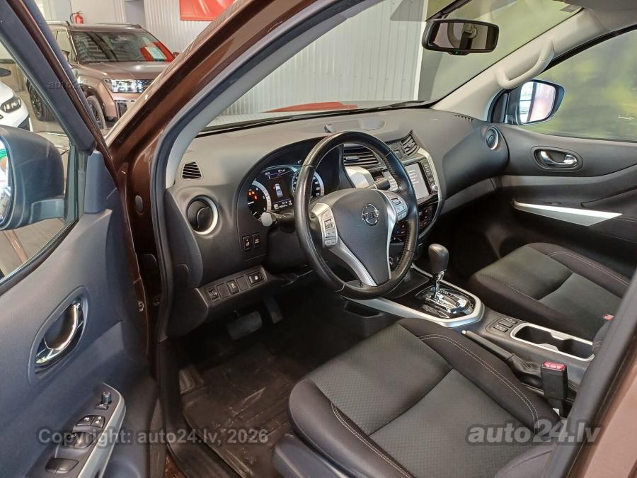 Brown Nissan Navara 2021 in Tallinn, with an engine capacity of 2.30 L and mileage of 141 thousand km for 25900 €, photo 8 on AUTOMOTO.COM.LV
