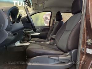 Brown Nissan Navara 2021 in Tallinn, with an engine capacity of 2.30 L and mileage of 141 thousand km for 25900 €, photo 9 on AUTOMOTO.COM.LV