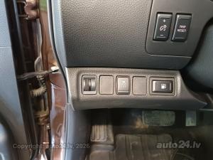 Brown Nissan Navara 2021 in Tallinn, with an engine capacity of 2.30 L and mileage of 141 thousand km for 25900 €, photo 19 on AUTOMOTO.COM.LV