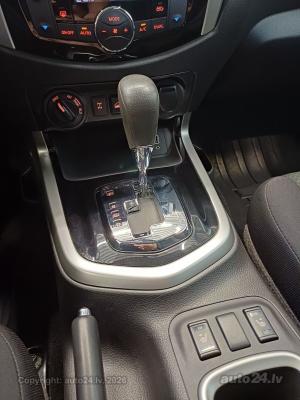 Brown Nissan Navara 2021 in Tallinn, with an engine capacity of 2.30 L and mileage of 141 thousand km for 25900 €, photo 20 on AUTOMOTO.COM.LV