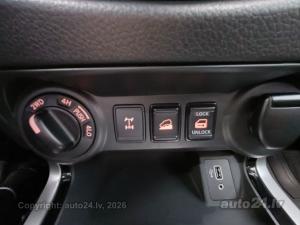 Brown Nissan Navara 2021 in Tallinn, with an engine capacity of 2.30 L and mileage of 141 thousand km for 25900 €, photo 21 on AUTOMOTO.COM.LV
