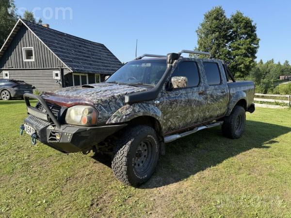 Brown Nissan Navara 2005 in Riga, with an engine capacity of 2.50 L and mileage of 170 thousand km for 6100 €, photo 1 on AUTOMOTO.COM.LV