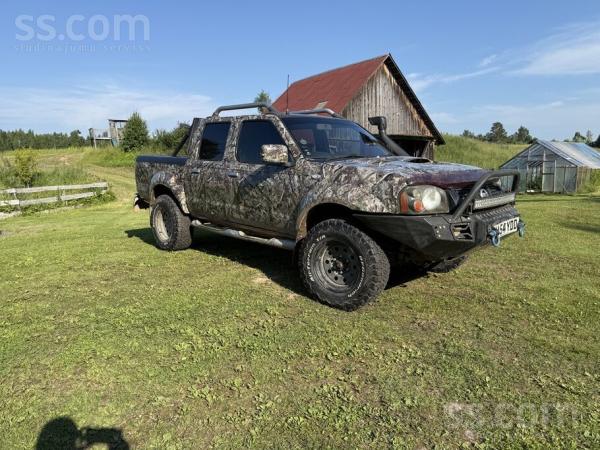 Brown Nissan Navara 2005 in Riga, with an engine capacity of 2.50 L and mileage of 170 thousand km for 6100 €, photo 3 on AUTOMOTO.COM.LV
