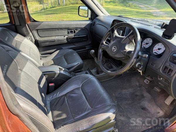 Brown Nissan Navara 2005 in Riga, with an engine capacity of 2.50 L and mileage of 170 thousand km for 6100 €, photo 6 on AUTOMOTO.COM.LV