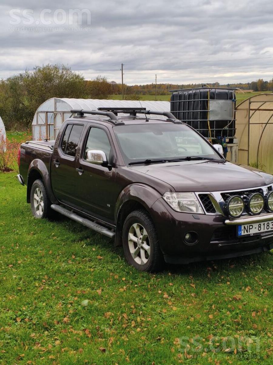 Brūns Nissan Navara 2011 Preiļi, ar dzinēja tilpumu 3.00 L un nobraukumu 449 tūkst. km par 7500 €, foto 3 vietnē AUTOMOTO.COM.LV