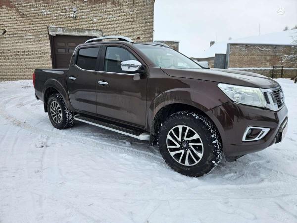 Brown Nissan Navara 2019 in Telschi, with an engine capacity of 2.30 L and mileage of 215 thousand km for 14600 €, photo 4 on AUTOMOTO.COM.LV