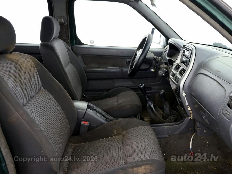 Nissan Navara 2004 in Tallinn, with an engine capacity of 2.50 L and mileage of 374 thousand km for 1599 €, photo 7 on AUTOMOTO.COM.LV
