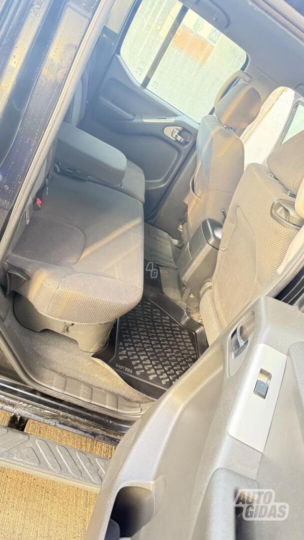Nissan Navara 2007 in Klaipeda, with an engine capacity of 2.50 L and mileage of 243 thousand km for 5500 €, photo 9 on AUTOMOTO.COM.LV