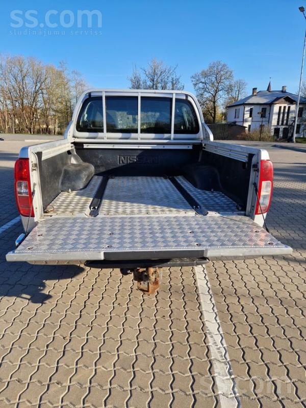 Nissan Navara 2007 in Saldus, with an engine capacity of 2.50 L and mileage of 235 thousand km for 4750 €, photo 3 on AUTOMOTO.COM.LV