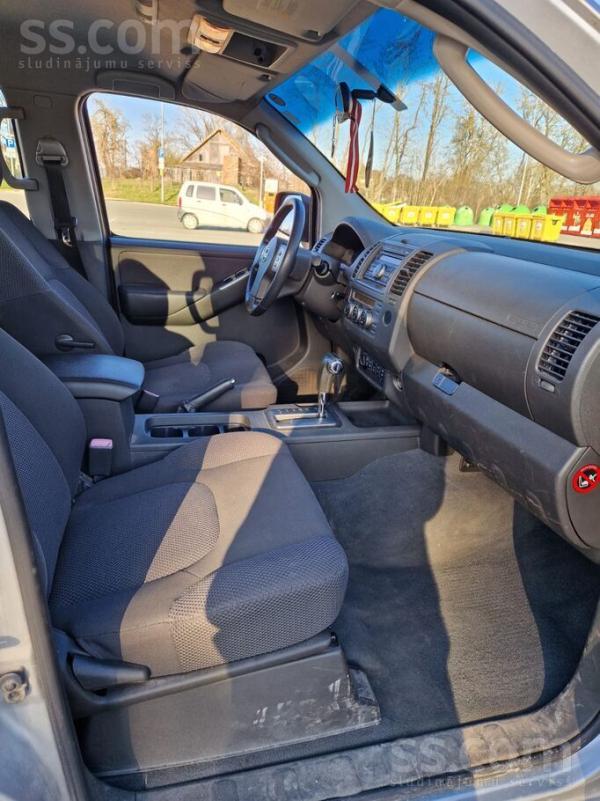 Nissan Navara 2007 in Saldus, with an engine capacity of 2.50 L and mileage of 235 thousand km for 4750 €, photo 6 on AUTOMOTO.COM.LV