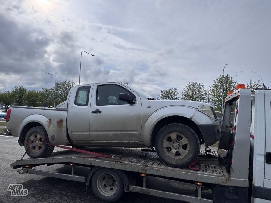 Nissan Navara 2008 in Siauliai, with an engine capacity of 2.50 L and mileage of 111 thousand km for 2100 €, photo 4 on AUTOMOTO.COM.LV