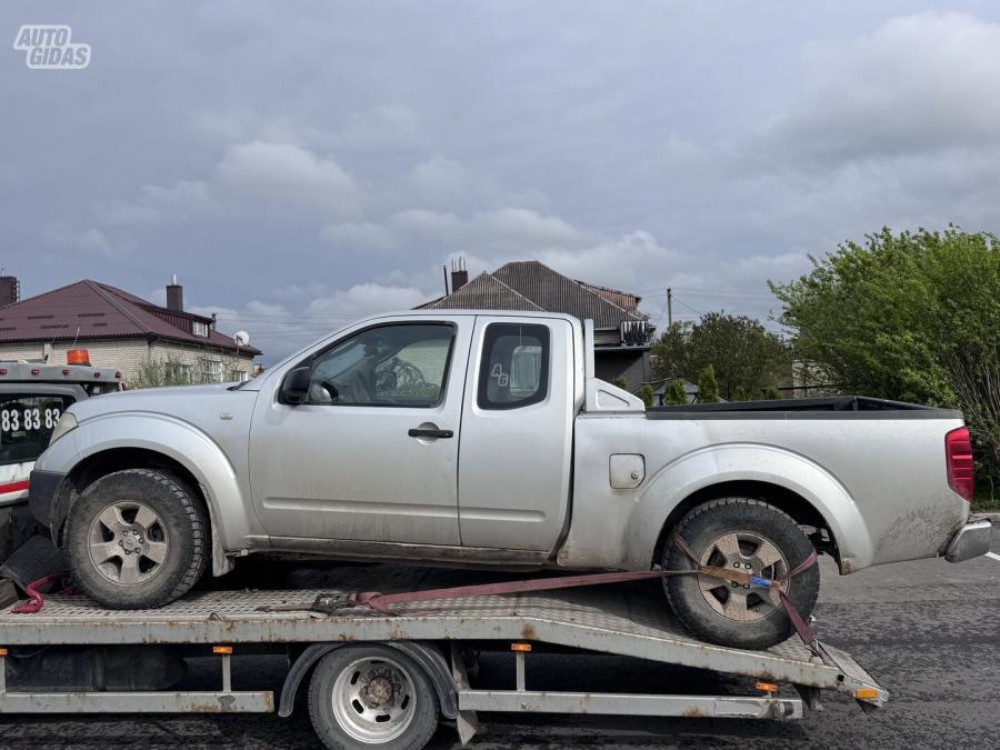 Nissan Navara 2008 in Siauliai, with an engine capacity of 2.50 L and mileage of 111 thousand km for 2100 €, photo 5 on AUTOMOTO.COM.LV