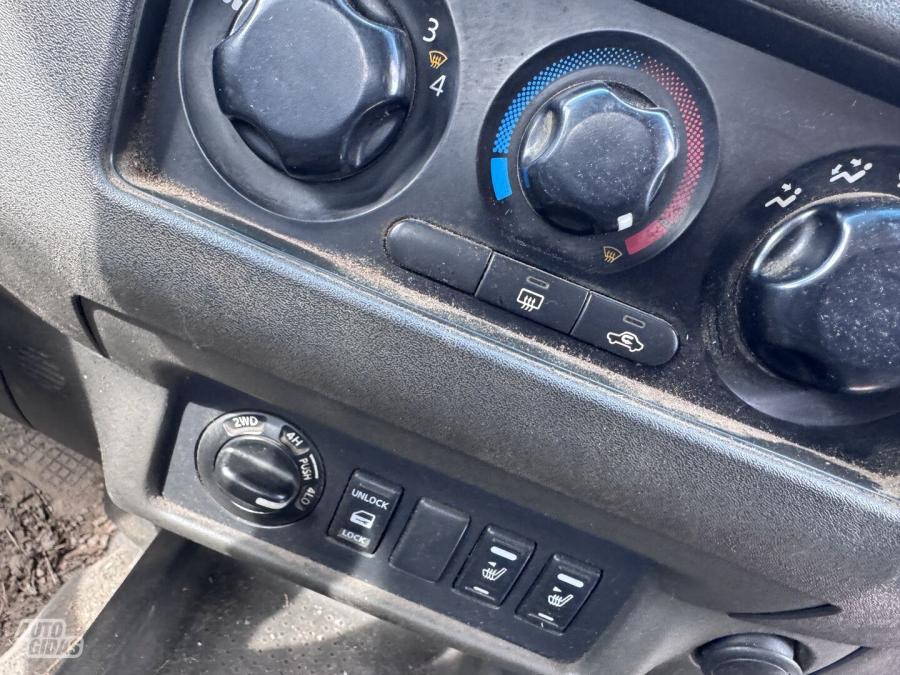 Nissan Navara 2008 in Siauliai, with an engine capacity of 2.50 L and mileage of 111 thousand km for 2100 €, photo 7 on AUTOMOTO.COM.LV