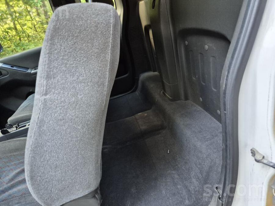 Nissan Navara 2013 in Riga, with an engine capacity of 2.50 L and mileage of 230 thousand km for 6450 €, photo 7 on AUTOMOTO.COM.LV