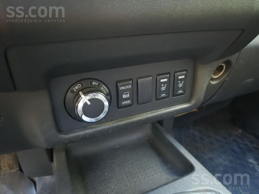 Nissan Navara 2013 in Riga, with an engine capacity of 2.50 L and mileage of 230 thousand km for 6450 €, photo 8 on AUTOMOTO.COM.LV