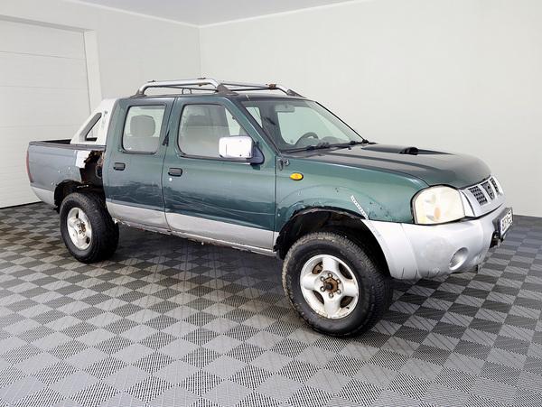 Green Nissan Navara 2004 in Tallinn, with an engine capacity of 2.50 L and mileage of 374 thousand km for 999 €, photo 1 on AUTOMOTO.COM.LV