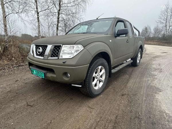 Green Nissan Navara 2006 in Sirvintos, with an engine capacity of 2.50 L and mileage of 214 thousand km for 5000 €, photo 2 on AUTOMOTO.COM.LV