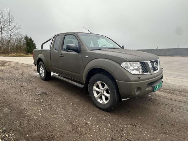 Green Nissan Navara 2006 in Sirvintos, with an engine capacity of 2.50 L and mileage of 214 thousand km for 5000 €, photo 4 on AUTOMOTO.COM.LV