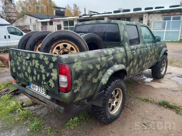 Green Nissan Navara 2000 in Preili, with an engine capacity of 2.50 L and mileage of 257 thousand km for 7500 €, photo 3 on AUTOMOTO.COM.LV