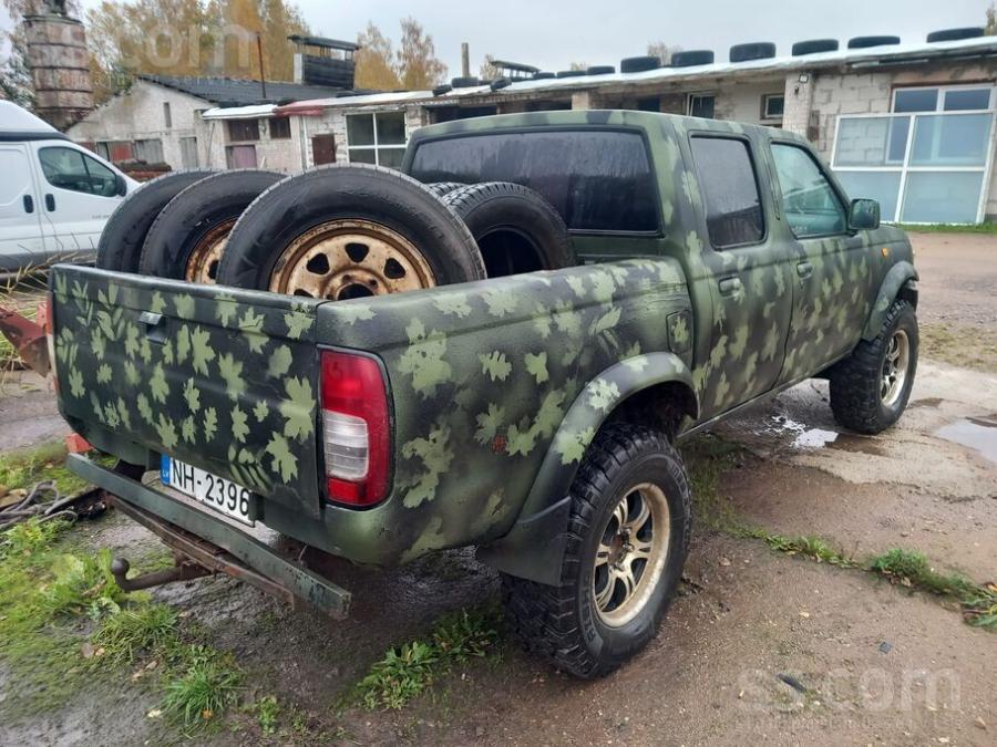 Green Nissan Navara 2000 in Preili, with an engine capacity of 2.50 L and mileage of 257 thousand km for 7500 €, photo 3 on AUTOMOTO.COM.LV