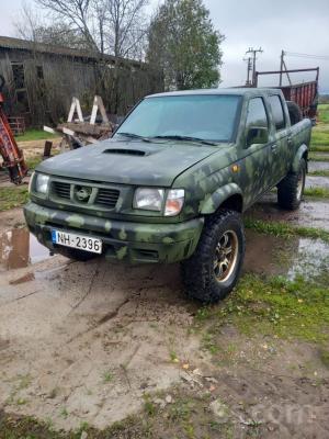 Zaļš Nissan Navara 2000 Preiļi, ar dzinēja tilpumu 2.50 L un nobraukumu 257 tūkst. km par 7500 €, foto  vietnē AUTOMOTO.COM.LV