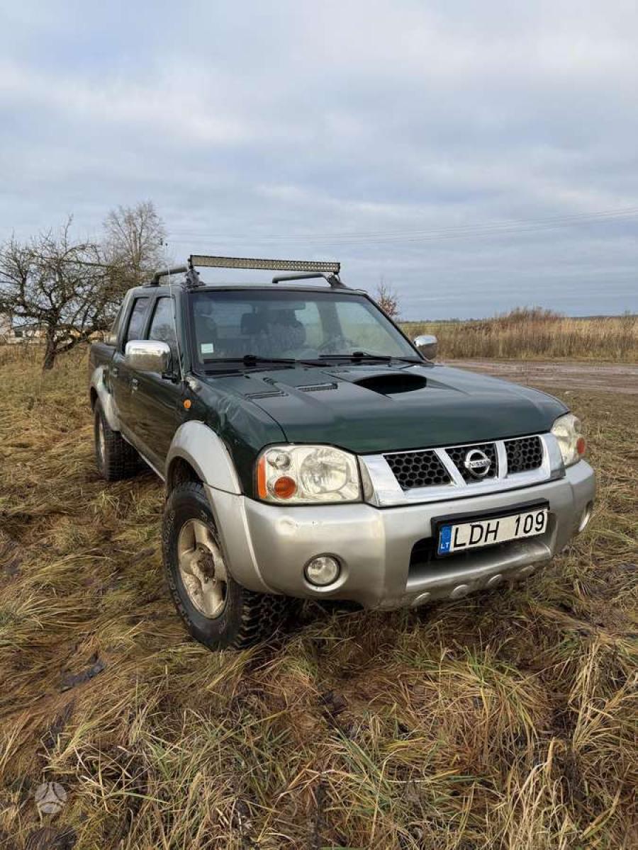 Green Nissan Navara 2004 in Kedainiai, with an engine capacity of 2.49 L and mileage of 231 thousand km for 3900 €, photo 1 on AUTOMOTO.COM.LV