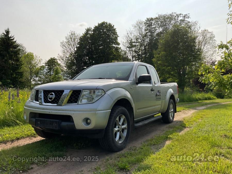 Grey Nissan Navara 2006 in Kilingi-Nomme, with an engine capacity of 2.50 L and mileage of 209 thousand km for 3900 €, photo 1 on AUTOMOTO.COM.LV