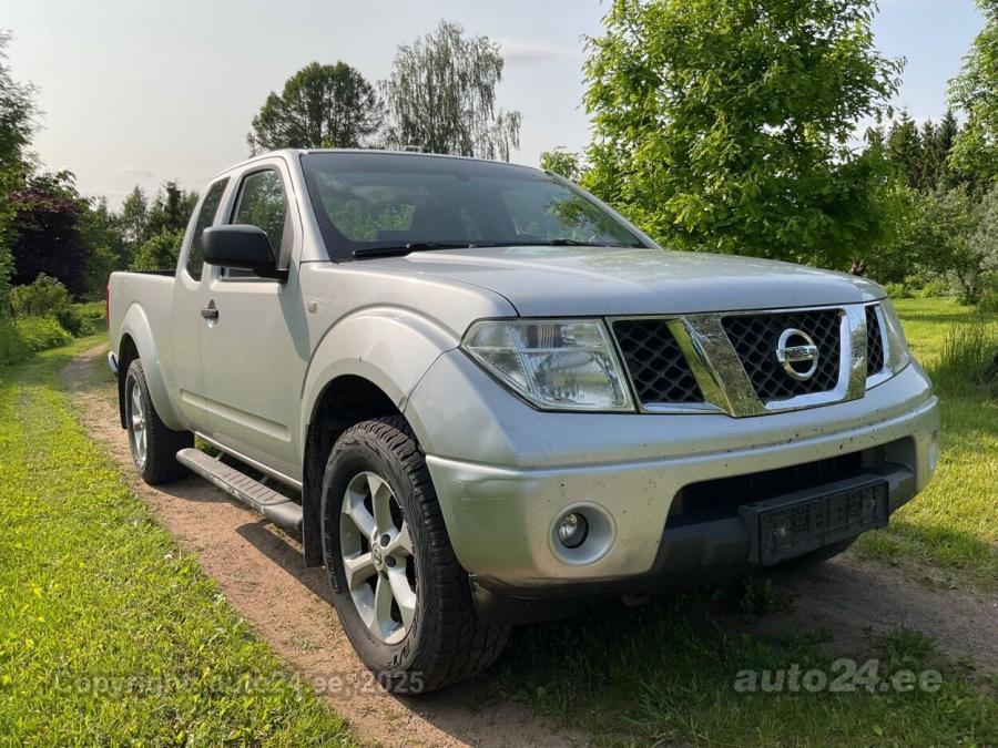 Grey Nissan Navara 2006 in Kilingi-Nomme, with an engine capacity of 2.50 L and mileage of 209 thousand km for 3900 €, photo 2 on AUTOMOTO.COM.LV