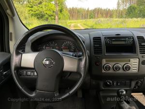 Grey Nissan Navara 2006 in Kilingi-Nomme, with an engine capacity of 2.50 L and mileage of 209 thousand km for 3900 €, photo 5 on AUTOMOTO.COM.LV